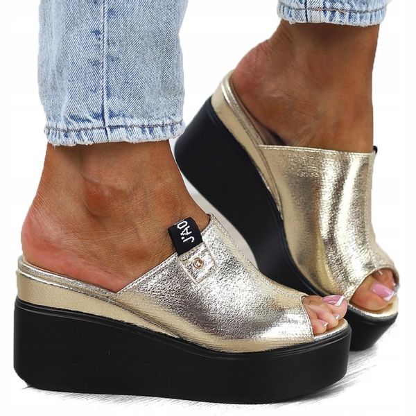 Złote klapki damskie na koturnie lekkie wygodne sandały EK05 r.38 - Arena.pl