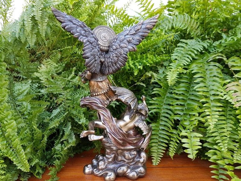 RZEŹBA ŚW. MICHAŁ STOJĄCY NA DEMONIE VERONESE (WU73529A4) - Arena.pl